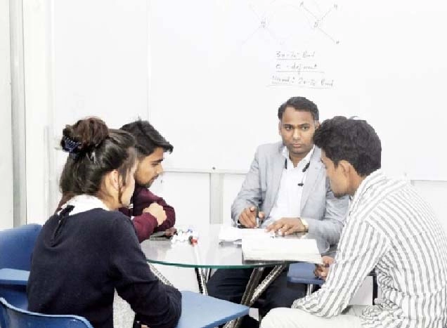 #1 NEET & IIT-JEE Coaching Institute In Lucknow | NEET & IIT-JEE ...